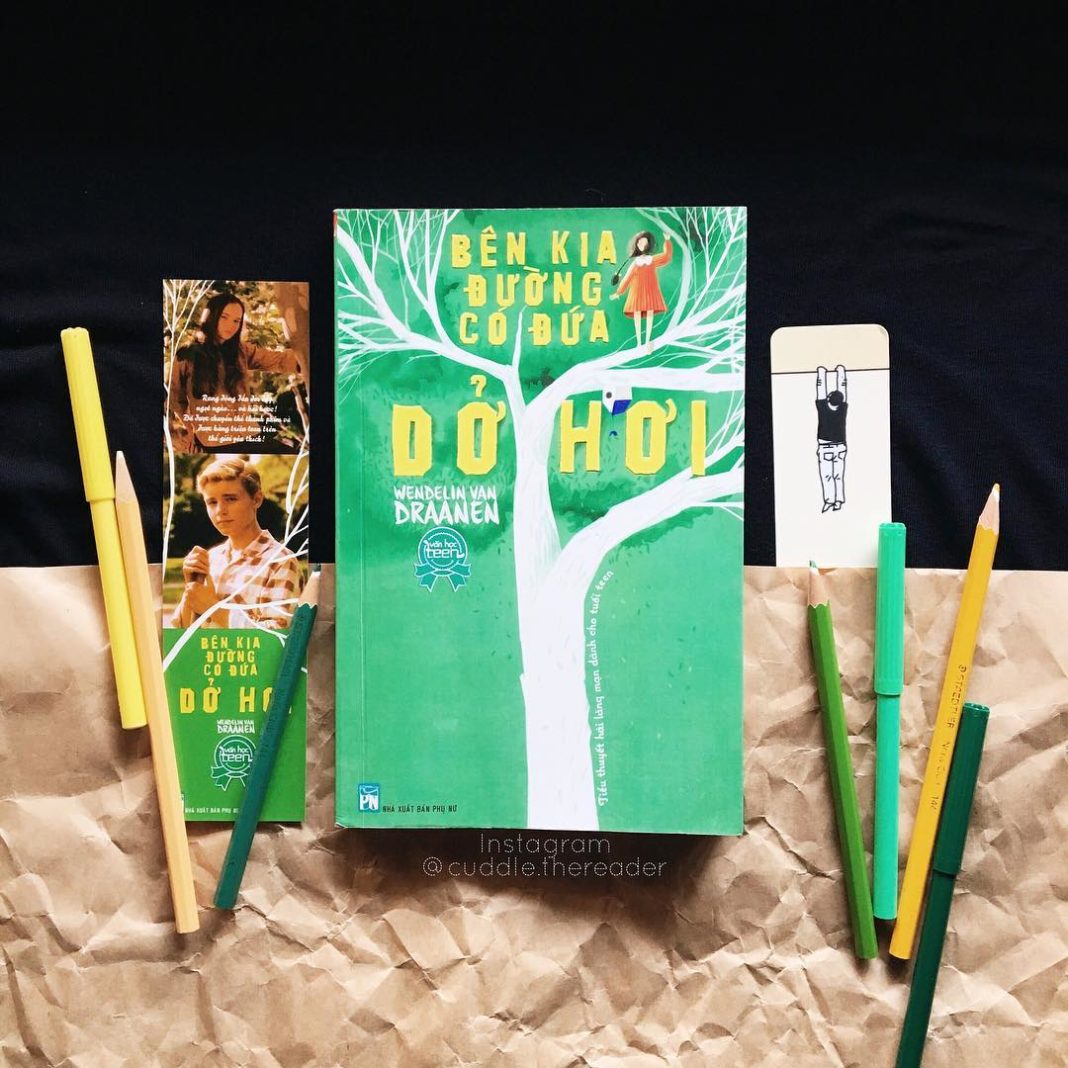 Flipped – Bên kia đường có đứa dở hơi - Reviewsach.net