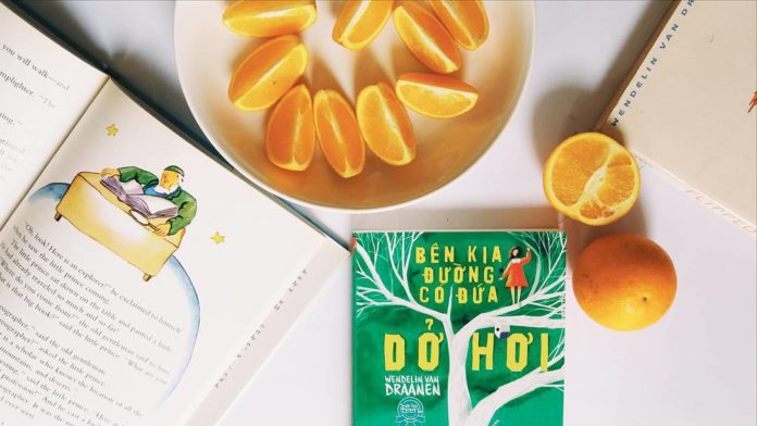 Flipped – Bên kia đường có đứa dở hơi - Reviewsach.net